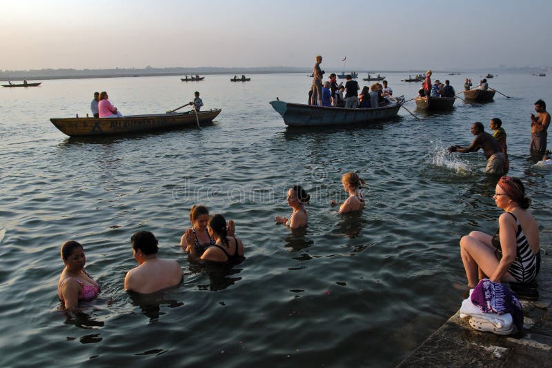 Ganges rzeka zdjęcie stock editorial. Obraz złożonej z transport - 23317903