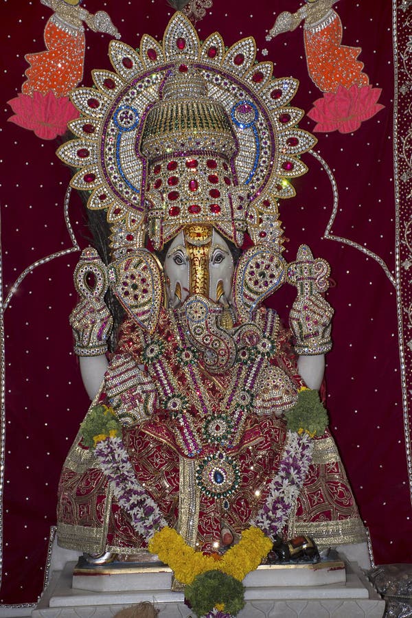 Ganpati bappa deity statue stock photo. Image of artwork - 111927684
