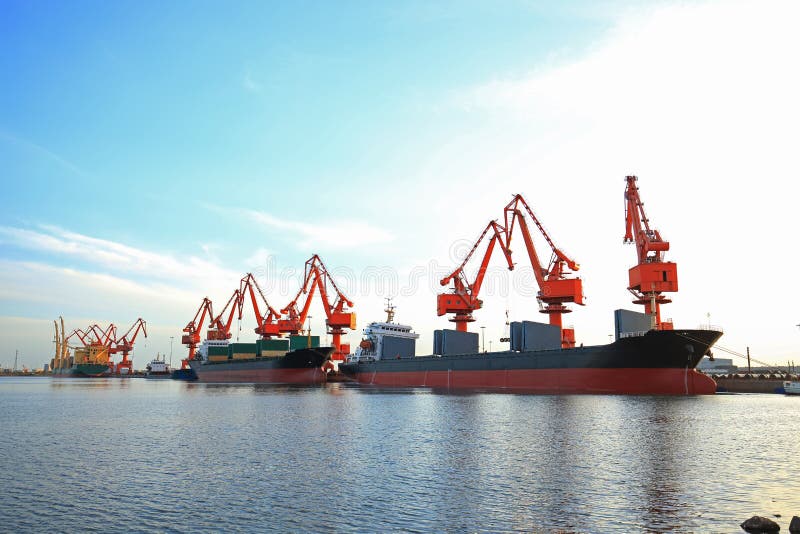 Gantry crane and ship stock photo. Image of port, seaport - 177325626