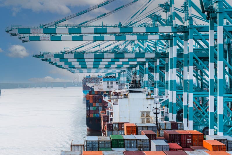 Tanjung Pelepas Container Terminal - View on the Containers and Gantry ...