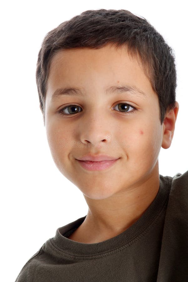 Image D'un Jeune Garçon à L'extérieur Image stock - Image du ciel, beau ...