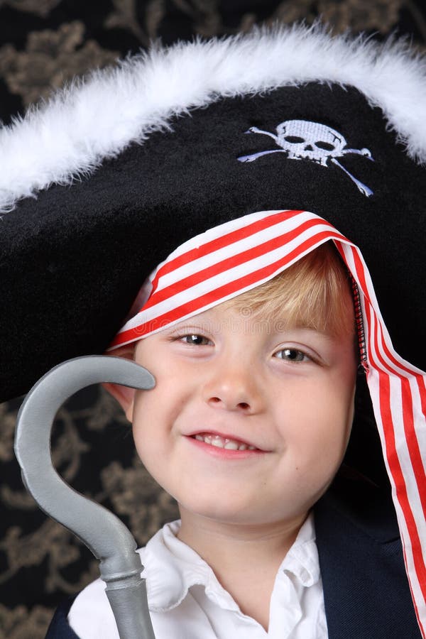 Pirates de jeu d'enfants photo stock. Image du amusement - 50028586