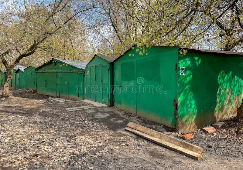 Garage Dell'epoca Sovietica Fotografia Stock - Immagine di privato ...