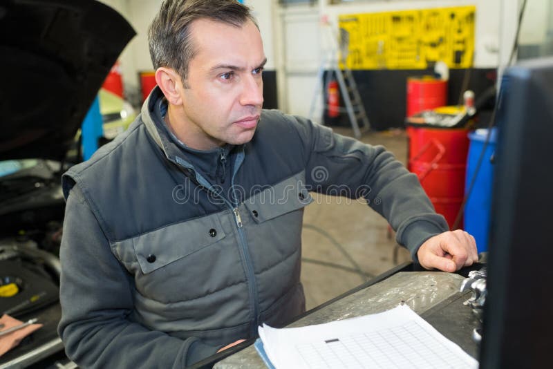 Garage Mechanic Using Computer Stock Image - Image of engineer, repair ...