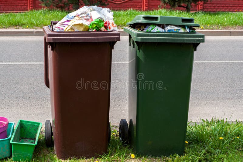 Trash by the road editorial photography. Image of ecology - 5067322