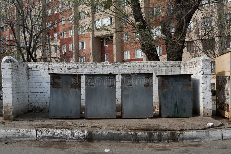 Garbage Bins Storage for Solid Waste in Residential Area of Multi ...
