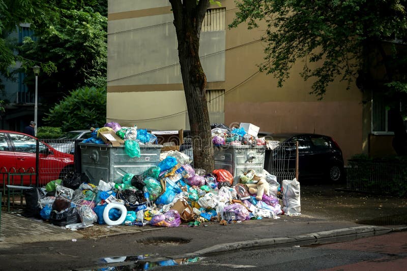 Garbage Crisis in Sector 1 - Bucharest Editorial Photo - Image of trash ...