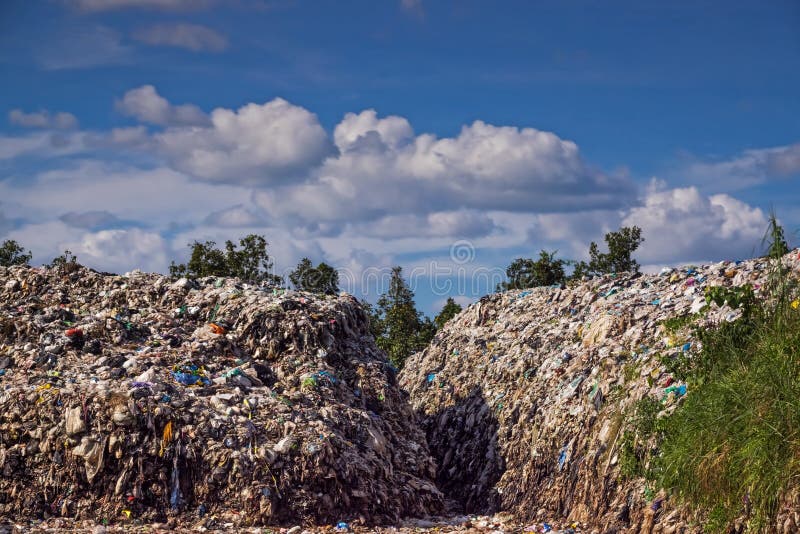 Garbage Hill Stock Photos - Download 1,242 Royalty Free Photos