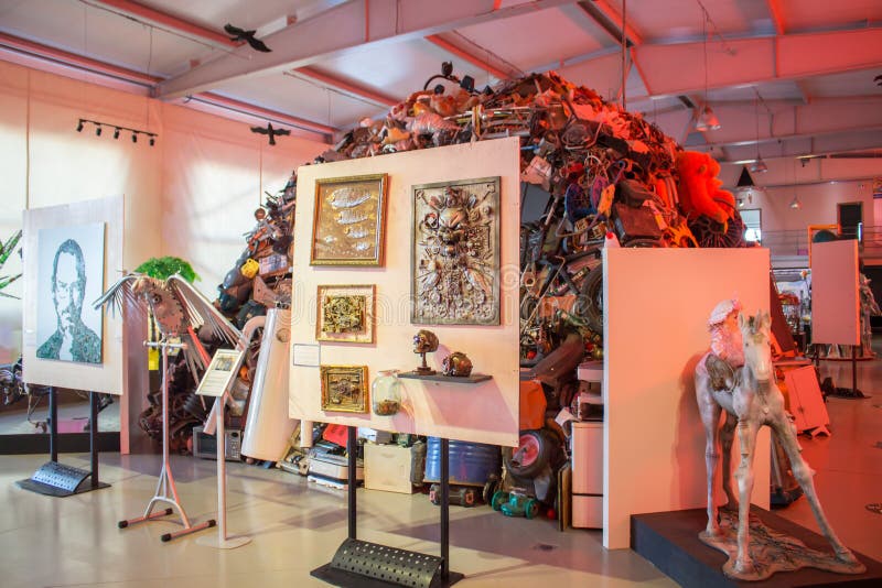 GARBAGE MUSEUM `MU-MU`, RUSSIA - OCTOBER 2016: Exhibits of the Museum ...