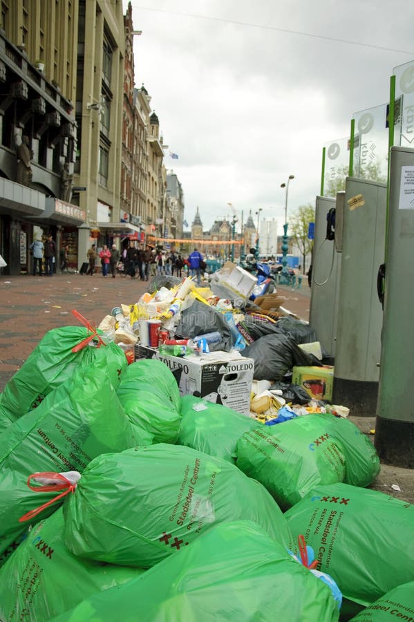 Garbage strike editorial photo. Image of green, europe - 14252346