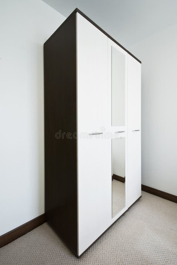 Garde-robe en bois moderne photo stock. Image du espace - 14466492