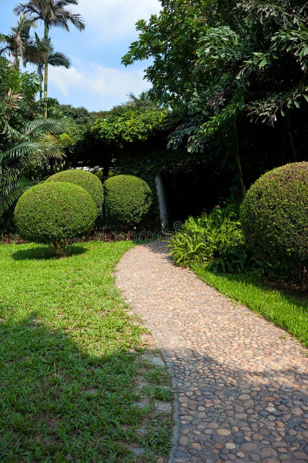 Garden Cobblestone Path stock photo. Image of cobblestone - 32431594