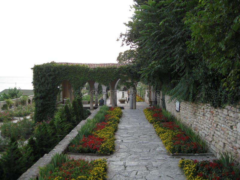 Garden-alley Picture. Image: 87863299