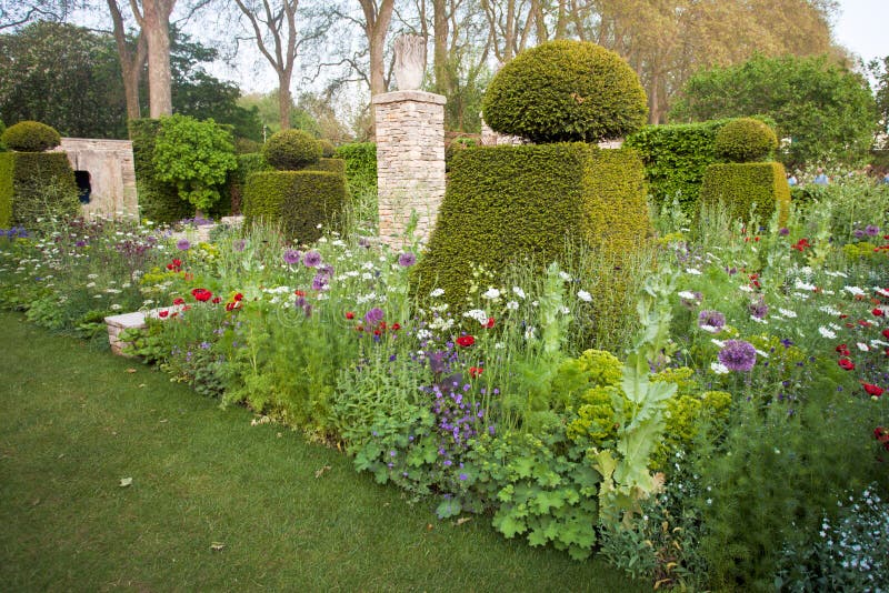 Shaped Bushes Garden Plant Stock Images - Download 276 Royalty Free Photos