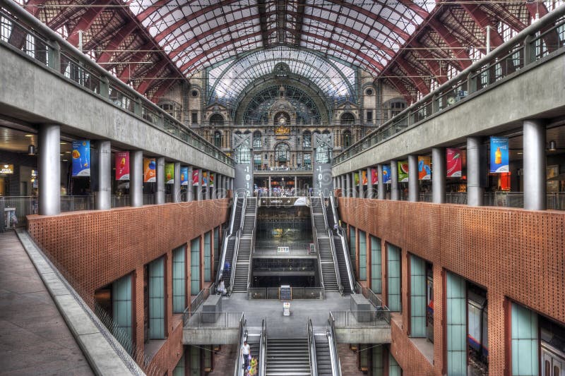 Gare d'Anvers image éditorial. Image du classique, europe - 16814160
