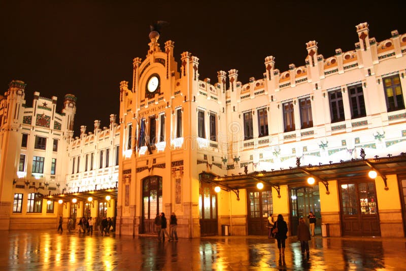 Gare de Valence photographie éditorial. Image du nouveau - 2133787