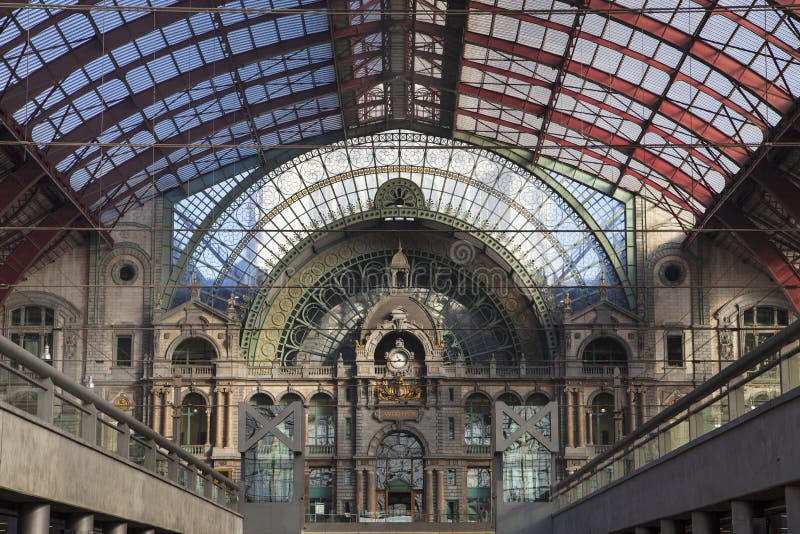 Gare Ferroviaire Centrale Anvers Photo stock - Image du course, visite ...