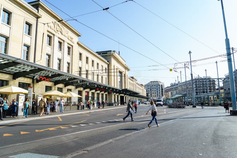 Gare Ferroviaire De Genève-Cornavin Image éditorial - Image du moteur ...