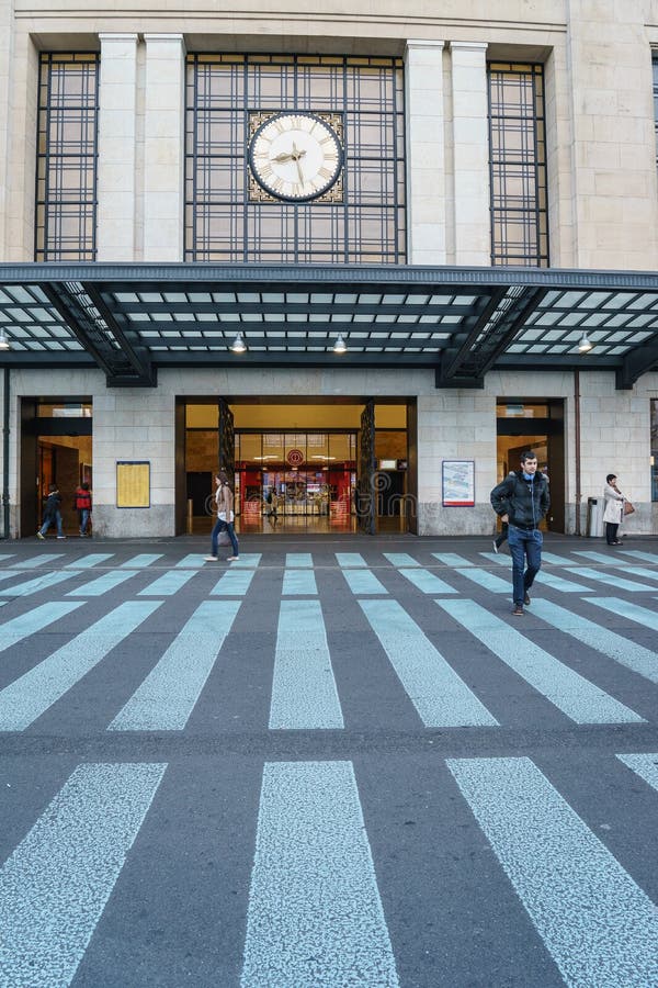 Gare Ferroviaire De Genève-Cornavin Image éditorial - Image du affaires ...