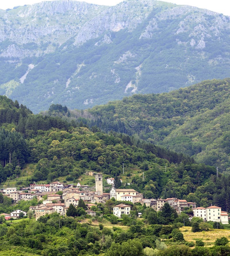 Garfagnana (Toscana, Italia) Foto de archivo - Imagen de antiguo ...