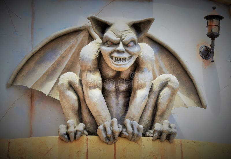 Gargulec obraz stock. Obraz złożonej z dekoracje, chimera - 55898703