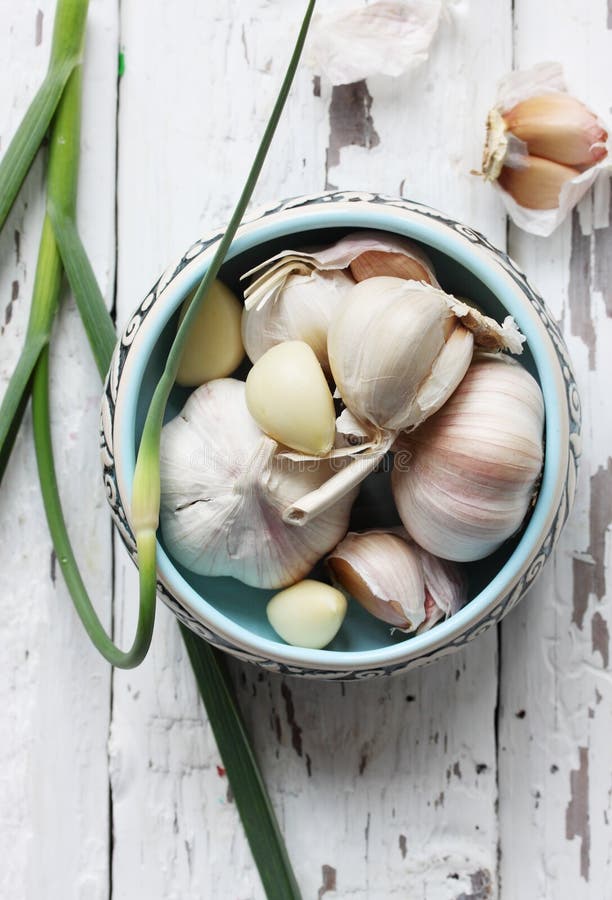 Garlic in a bowl, top view stock image. Image of medicine - 56925873
