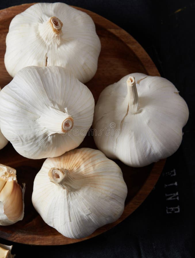 Garlic bulbs close-up stock image. Image of color, bunch - 127960333