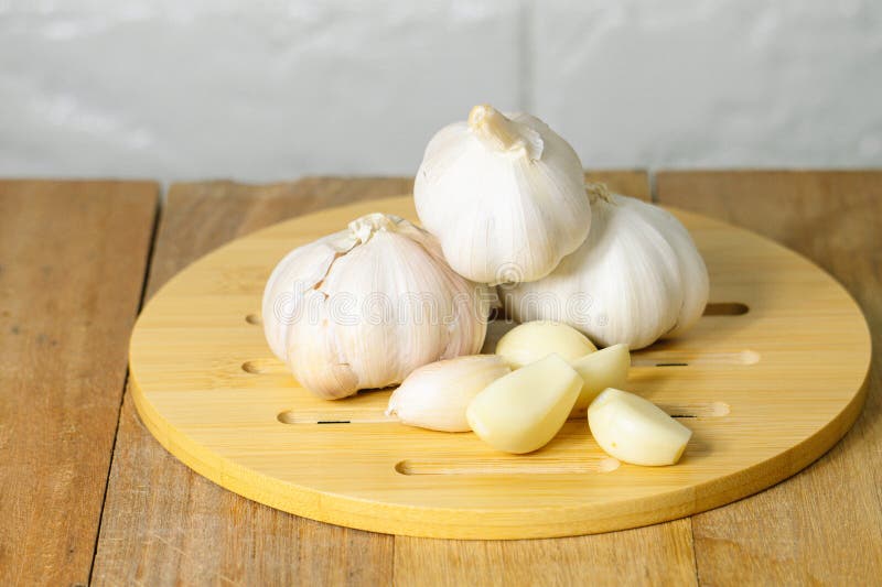 Garlic Placed on a Wooden Tray Stock Photo - Image of flavoring ...