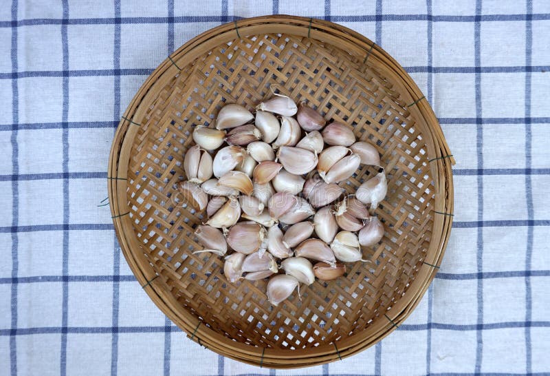 Garlics on woven basket stock image. Image of medicine - 56137175