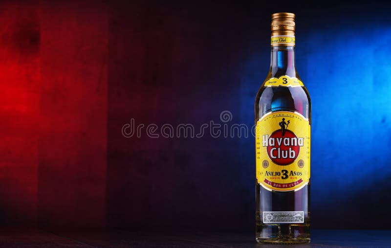Garrafa Do Rum Do Branco De Havana Club Imagem de Stock Editorial ...