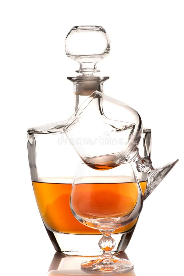 Garrafa E Vidros Da Aguardente Do Conhaque Foto de Stock - Imagem de ...