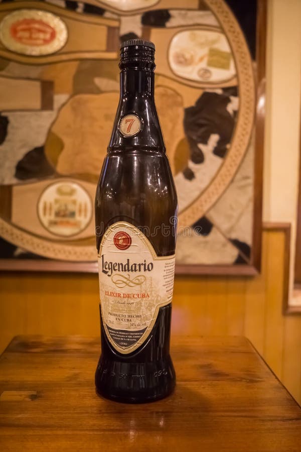 Garrafa gigante do rum fotografia editorial. Imagem de frasco - 114559962