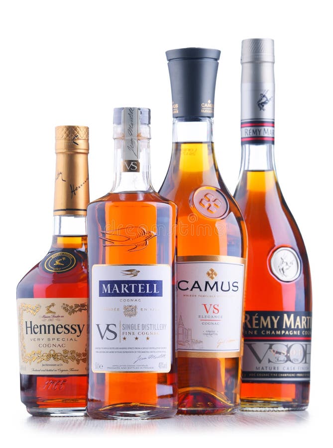 Garrafas De Tipos Famosos Do Conhaque Imagem Editorial - Imagem de ...