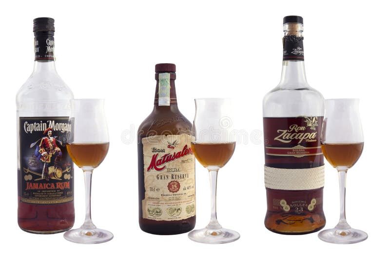 Garrafas do rum foto editorial. Imagem de morgan, isolado - 29624226