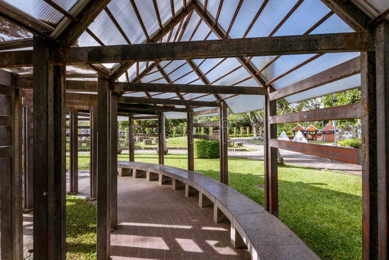 Pergola-Weg stockfoto. Bild von gehweg, holz, steigen - 8585280