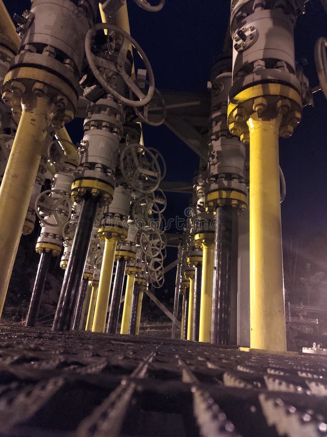 The Oil Production Manifold at the Wellsite Stock Image - Image of fuel ...