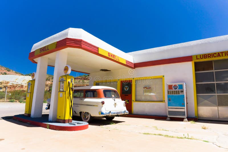 Gas station with car editorial photo. Image of southwest - 76917971
