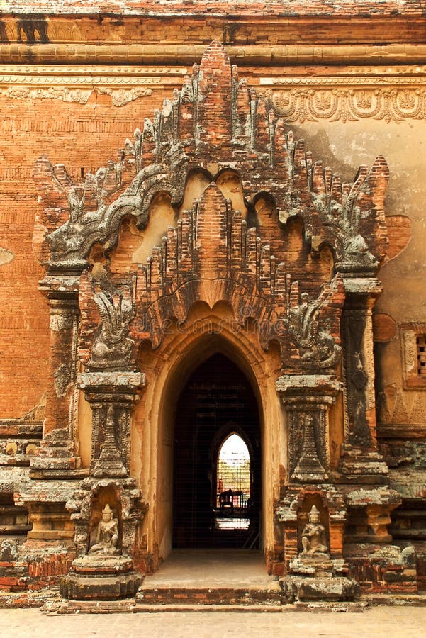 Gate of Buddhist temple stock image. Image of detail - 14884341