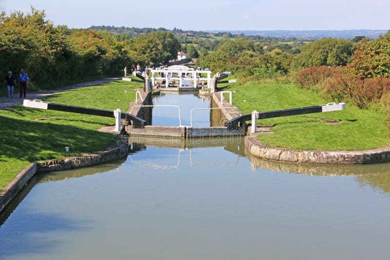 Caen Hill Canal Locks, Devizes, England Editorial Stock Photo - Image ...