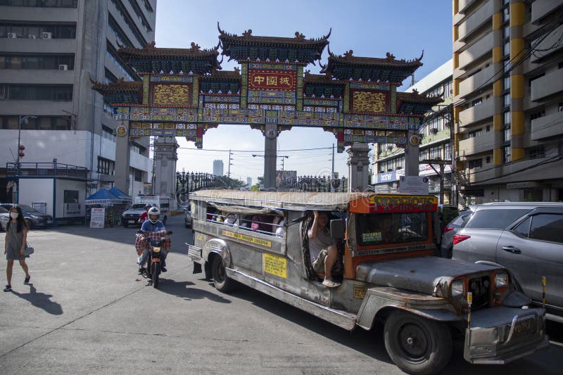 Gate of the Chinatown in Binondo District Manila Editorial Stock Photo ...