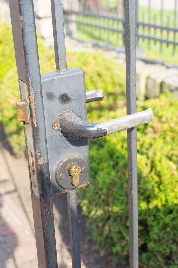Gate handle stock image. Image of metal, rusty, opening - 41458907