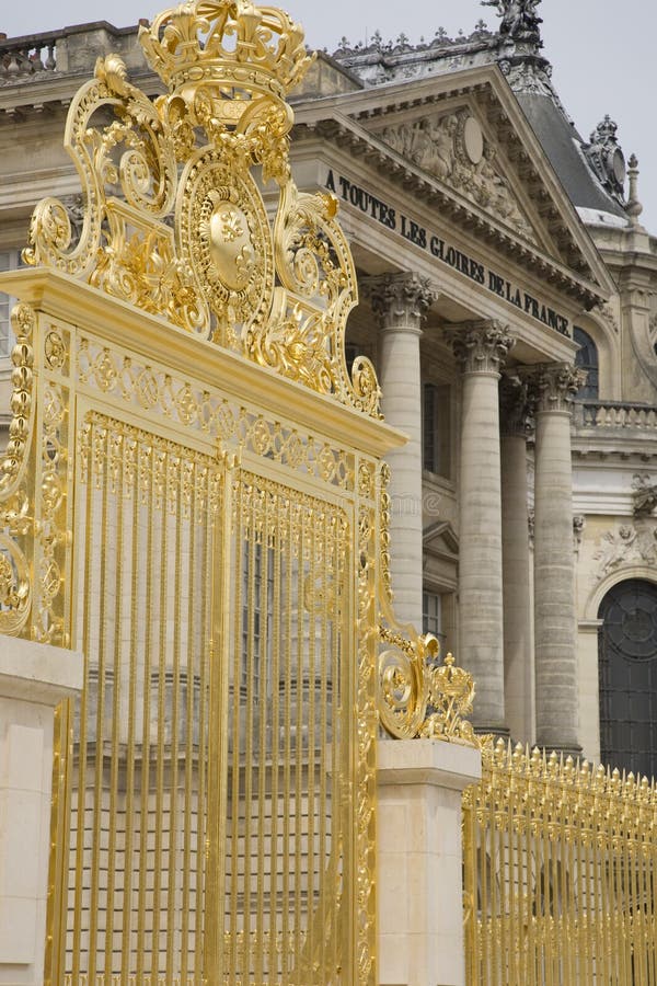 Gate, Versailles Palace, Paris Stock Photo - Image of europe, gold ...