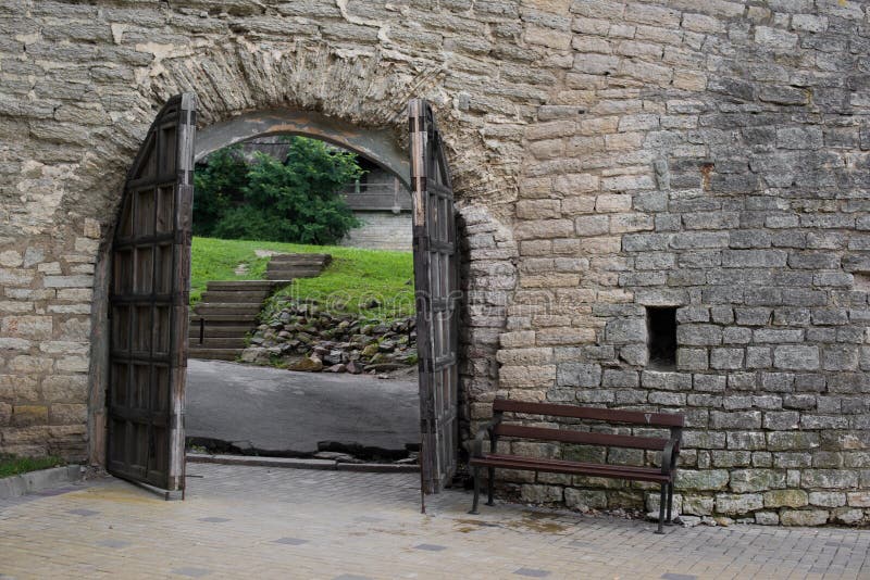 Gates of the Pokrovskaya Tower Editorial Image - Image of open ...