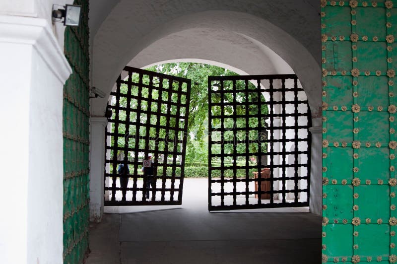 Gates Under a White Arch in the Park in Moscow, Russia Editorial Image ...