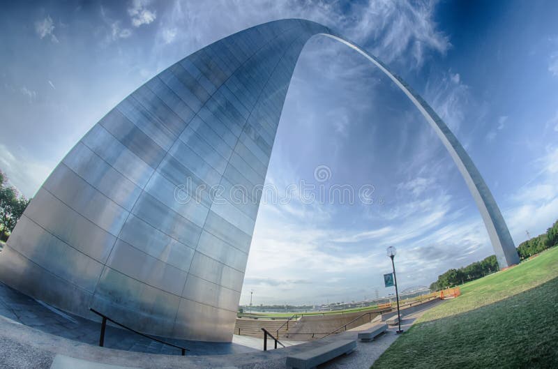 Gateway arch stock photo. Image of memorial, tree, green - 41927742