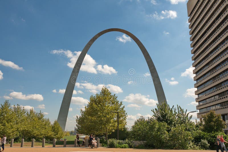 The Gateway Arch Standing in St. Louis Editorial Photography - Image of ...