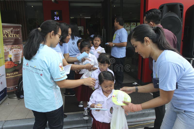 Gathering at fast food editorial image. Image of elementary - 76465780