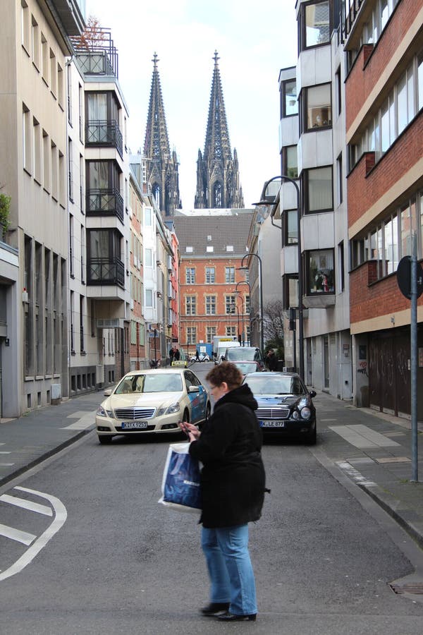 Gator av Cologne, Tyskland redaktionell foto. Bild av kyrka - 37768470
