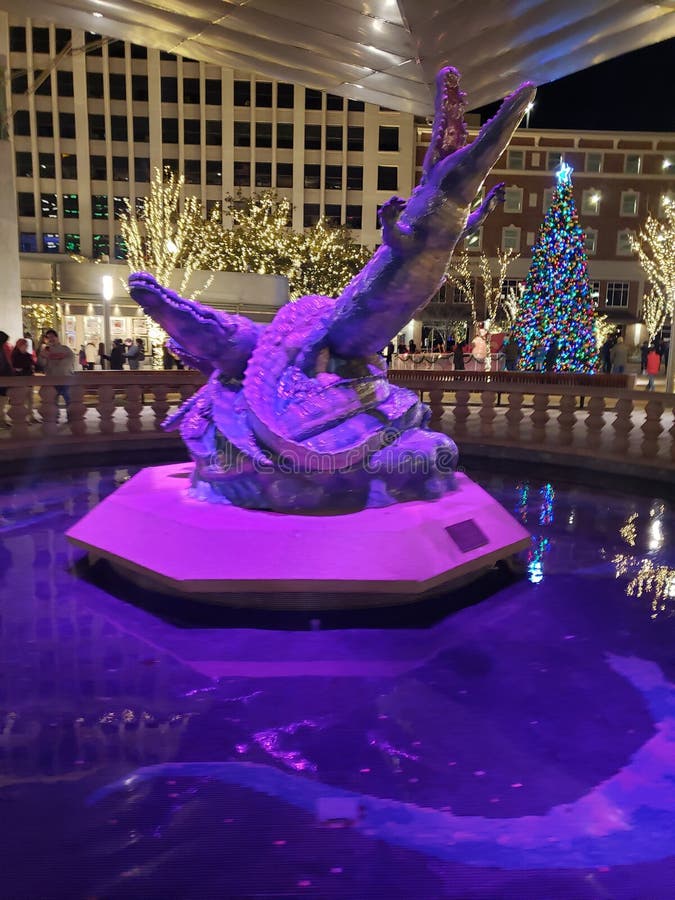 Gator statue editorial photo. Image of statue, beautiful - 149577281