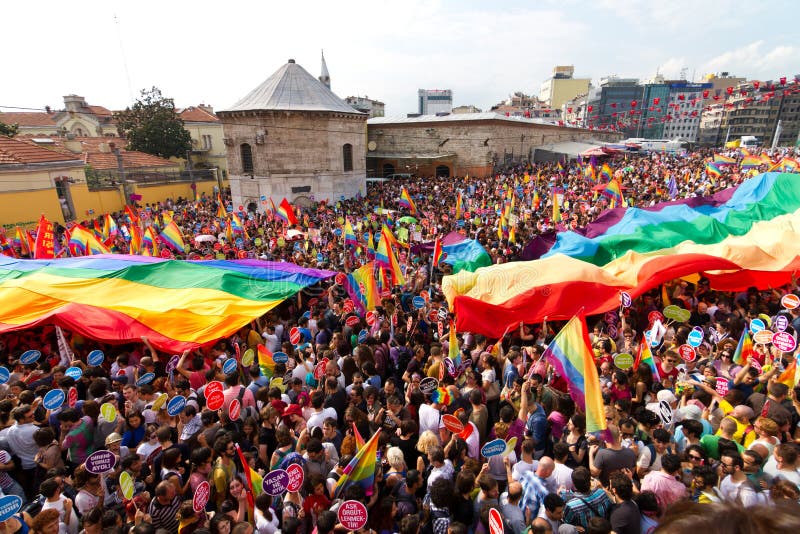 Gay Pride d'Istanbul LGBT photographie éditorial. Image du turc - 33039907